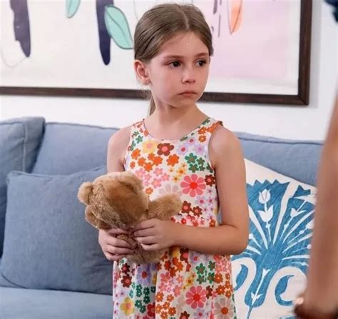 Bir Küçük Gün Işığının Güneşi Azra Aksu Kaç Yaşında Hangi Dizilerde Oynadı Azra Aksu Kimdir