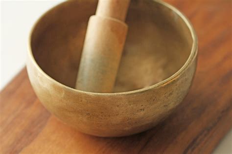 티베트 노래 사 발입니다 소리 치료입니다 대체 의학 요가 마사지 개념에 대한 스톡 사진 및 기타 이미지 개념 금속 네팔 Istock