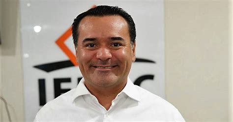 Renán Barrera Concha recibió su Constancia de Mayoría del IEPAC