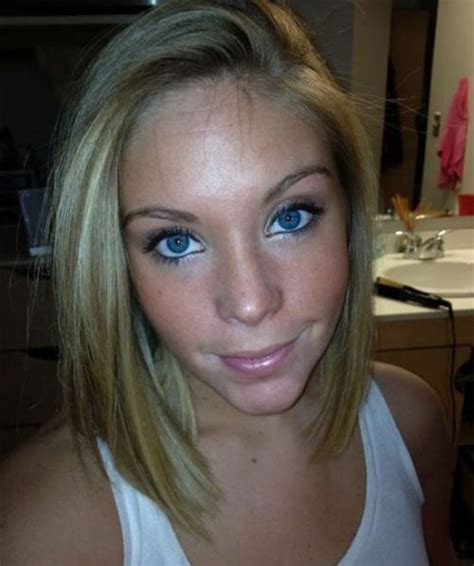 Blue Eyed Beauties 26 Pics