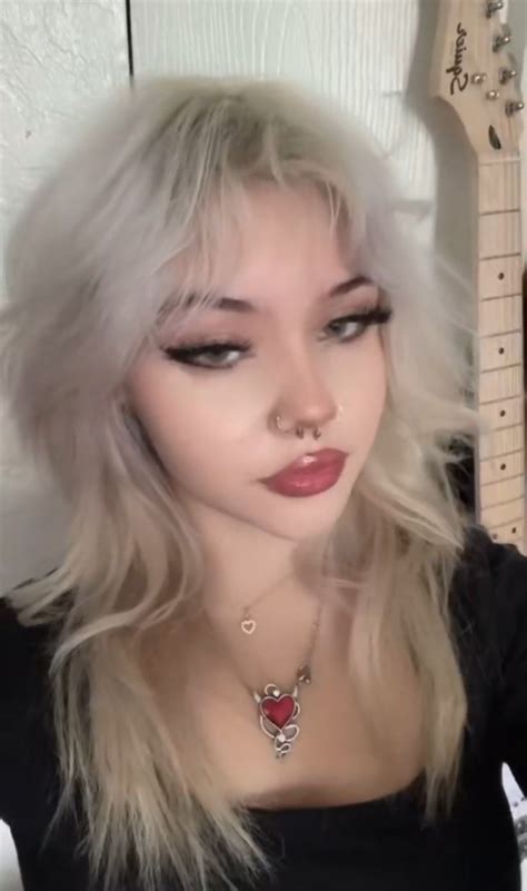 Women That Make Me Queer ️‍🩹 Panosundaki Pin