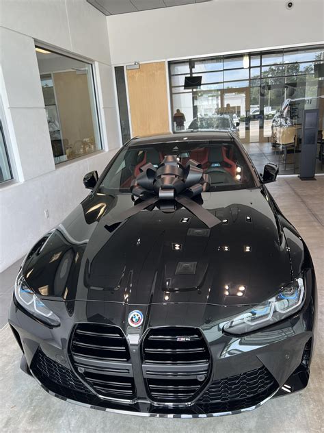 Hellrot ️ 📸 Natemonh Rbmw