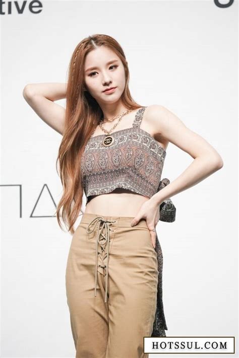 이달의소녀 희진 민소매 겨드랑이