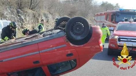 Incidente Con Cappottamento Sul Raccordo Autostradale Tra Fernetti E Prosecco
