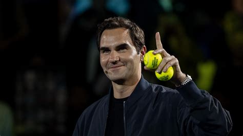 Roger Federer Cambió Su Raqueta De Tenis Por Una De Ping Pong Y Perdió