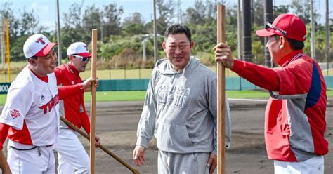 Kia 스프링캠프를 찾은 타케시 코치 사진