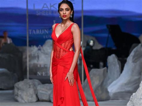Sobhita Dhulipala Raises Temperature In A Corset Style Saree