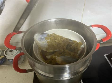 【剁椒鱼头的做法步骤图，剁椒鱼头怎么做好吃】呼啦啦呼啦呼啦下厨房