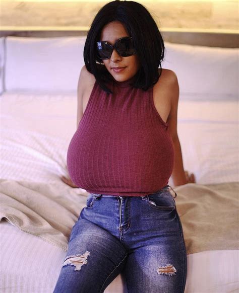 Bianca R2busty2hide