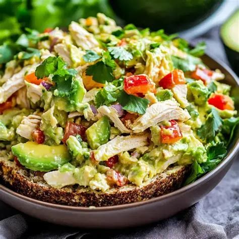 Salade de Poulet à l Avocat Recette Saine et Rapide Top Assiette