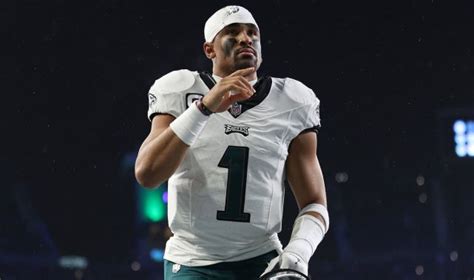 Eagles Qb Jalen Hurts Shakes Off Illness Concerns With Td Vs Seahawks