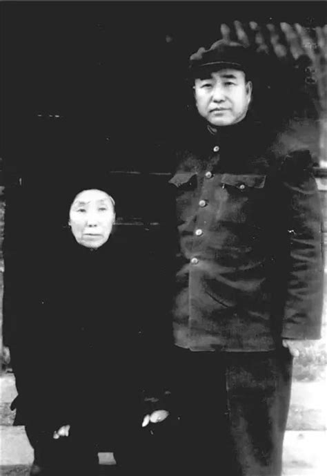 董其武：為和平解放綏遠，蔣介石不滿，停發軍餉 每日頭條