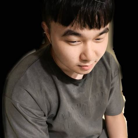 有興趣可以深度瞭解一下啦拜託了🙏 不要只用幾行句子認識一個人 可能你對這個人有好印象也有壞印象 但是拜託先了解一下
