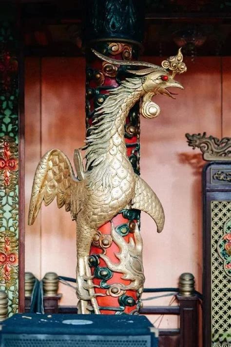 香港地標性建築珍寶海鮮舫內部的奢華裝飾 壹讀