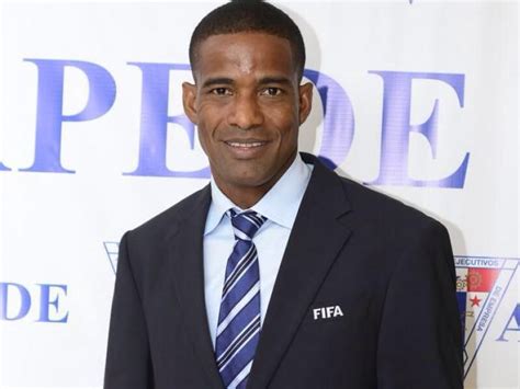 El Panameño Roberto Moreno Fue Seleccionado Como Uno De Los 30 árbitros Latinoamericanos Y El