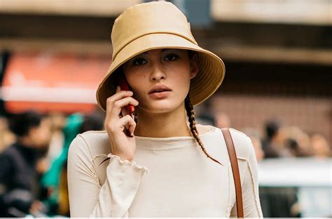 چطوری با کلاه تیپ دخترونه خفن بزنیم؟ اکسسوری که کمتر به آن توجه می‌شود