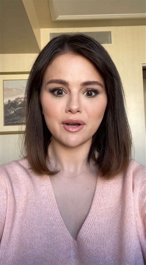 Bet Adl Kullan C N N Selena Gomez Panosundaki Pin