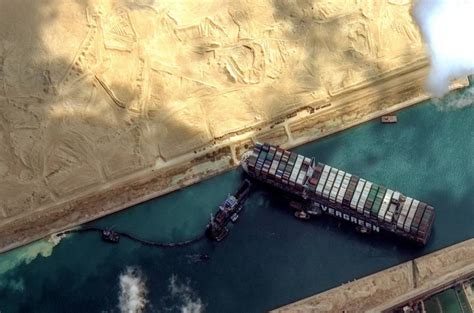 Le Porte Conteneurs Ever Given Bloque Toujours Et Totalement Le Canal