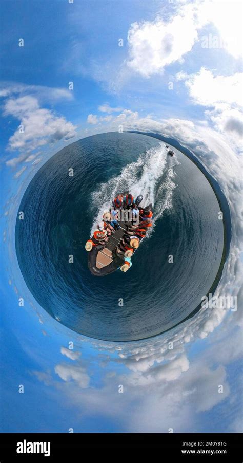 Travelers Exploring The Turquoise Water Of The Guna Yala Indigenous