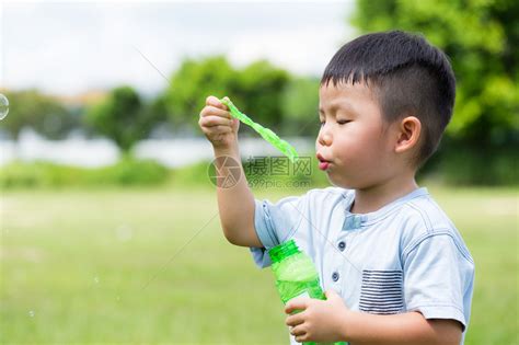 可爱的亚洲小男高清图片下载 正版图片502894648 摄图网