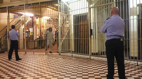 Gardiens De Prison 59 Minutes Youtube