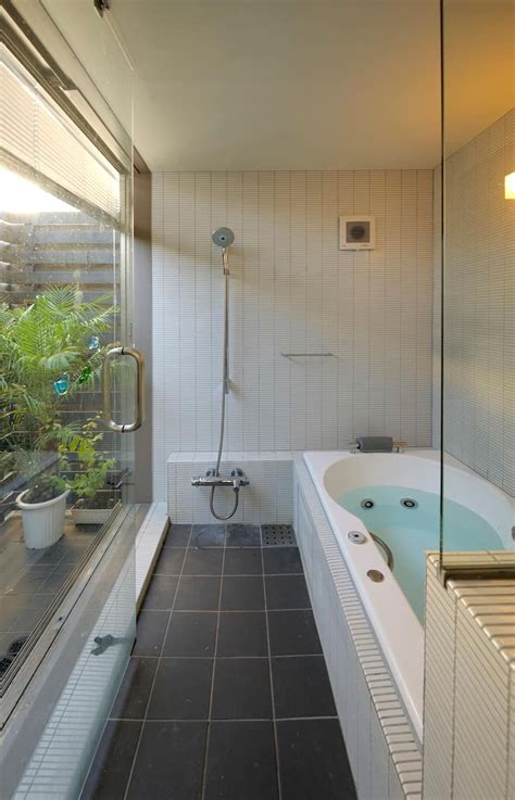 奥沢の家 Han環境・建築設計事務所が手掛けた浴室です。 Wet Room Bathroom With Tub Simple