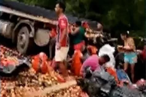 Batida Entre Três Caminhões Deixa Duas Pessoas Mortas E Uma Ferida Em