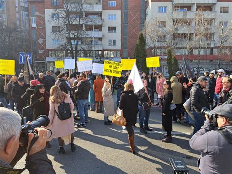 ФОТО ВИДЕО Новинарски марш Да престанат потценувањето и