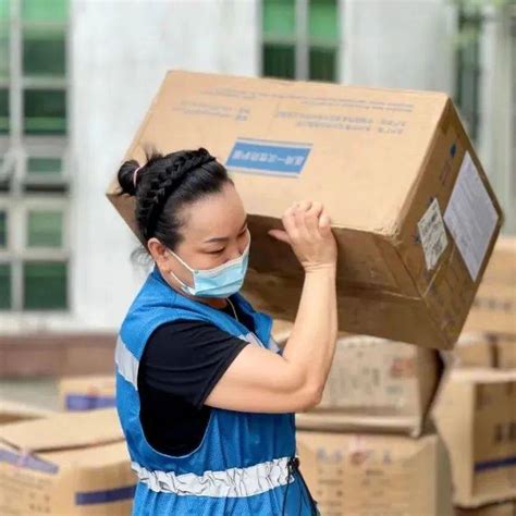 抗疫一线丨儋州：青年突击队抗疫战正酣流水线搬运保障