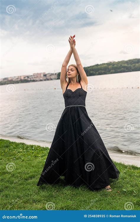 Beautiful Elegant Woman In A Long Dress Stock Image Image Of Dress