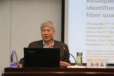 华金平教授、马峙英教授为我校师生作学术报告 安阳工学院