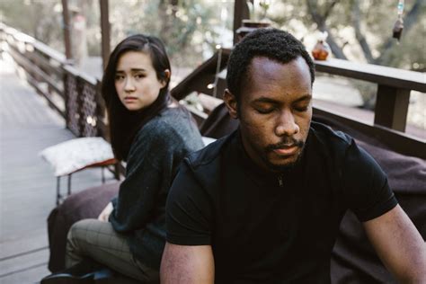 14 Unfortunate Signs Your Girlfriend Likes Another Guy And What To Do