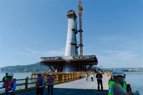 卓榮泰 我非常關心「淡江大橋」的施工進度，淡水與八里是北部地區未來發展的重點區域，連接兩岸的淡江大橋，理所當然成為