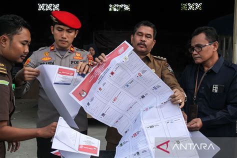 Foto Pemusnahan Surat Suara Rusak Pemilu 2024