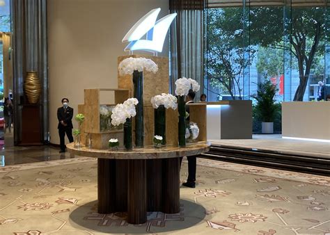 外汇交易员 On Twitter 瑞银本周在香港会展中心巴塞尔艺术展的休息室招待客户，而瑞信在金钟港丽酒店举办年度亚洲投资论坛。 有与会者