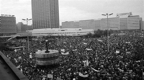 Kundgebung Am Alexanderplatz Die Letzten Tage Der Ddr
