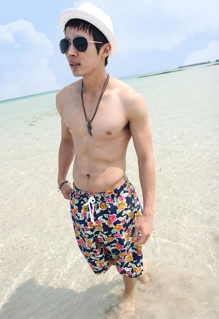 รวมแฟชั่น กางเกงขาสั้นเท่ๆ ใส่เล่นน้ำ เดินชายหาด ลองดูเท่มั้ยถ้าใส่เอง