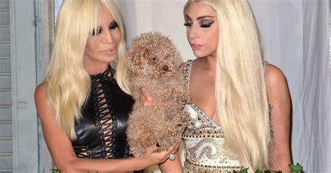 درخشش لیدی گاگا در لباس‌های ورساچه ایندیپندنت فارسی