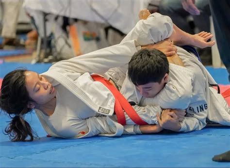 Triangle choke girl (10) intergender match by martialartgirls on DeviantArt