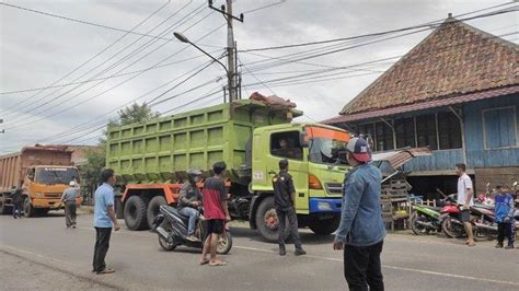 Stop Dan Paksa Putar Arah Angkutan Batubara Ini Alasan Warga Karang