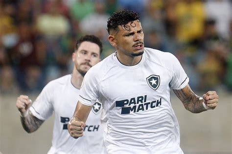 Tiquinho Soares Vibra Com Marca Artilheira Na Temporada E Minimiza