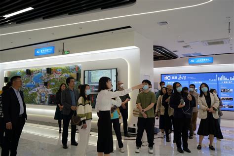 强信心、稳预期、聚力量！广州市高质量发展媒体调研行走进保伦电子itc 教育装备网