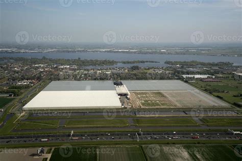 Vista Aérea De Campos Cultivados Com Efeito De Estufa Na Holanda 18743423 Foto De Stock No Vecteezy