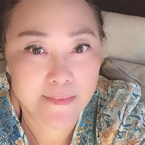 影視·娛樂匯 胡因夢70歲生日宣佈大事，手持dna報告宣佈私生女身世，生父立即趕往現場與女兒相擁而泣胡因夢 Facebook