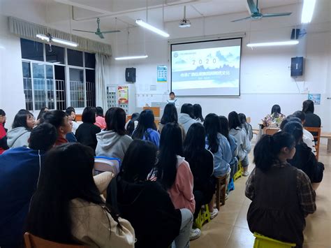 学刺绣文化做当代绣娘 我校开展仫佬族民间刺绣文化宣传讲座 教师风采 广西工贸职业技术学校