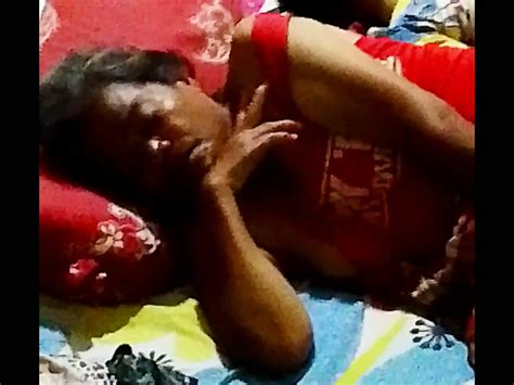 NGINTIP MAMA NENI LAGI TIDUR NGINTIP MAMA NENI LAGI TIDUR