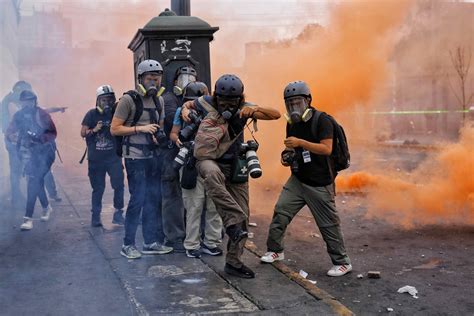 Más de 150 periodistas peruanos atacados mientras cubrían protestas