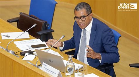 Lavagem de dinheiro Ministro Carlos Santos põe cargo à disposição e