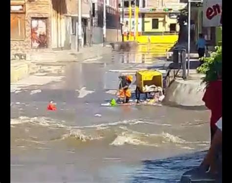 Sullana Denuncian A Obrero Municipal Por Arrojar Basura Al Canal Vía