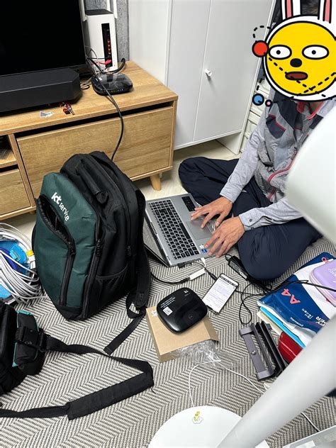 인터넷을 고쳐주시고 내 마음을 망가뜨리고 가셨다 이게 바로 얻는 것이 있으면 잃는 것도 있다는 그런 건가